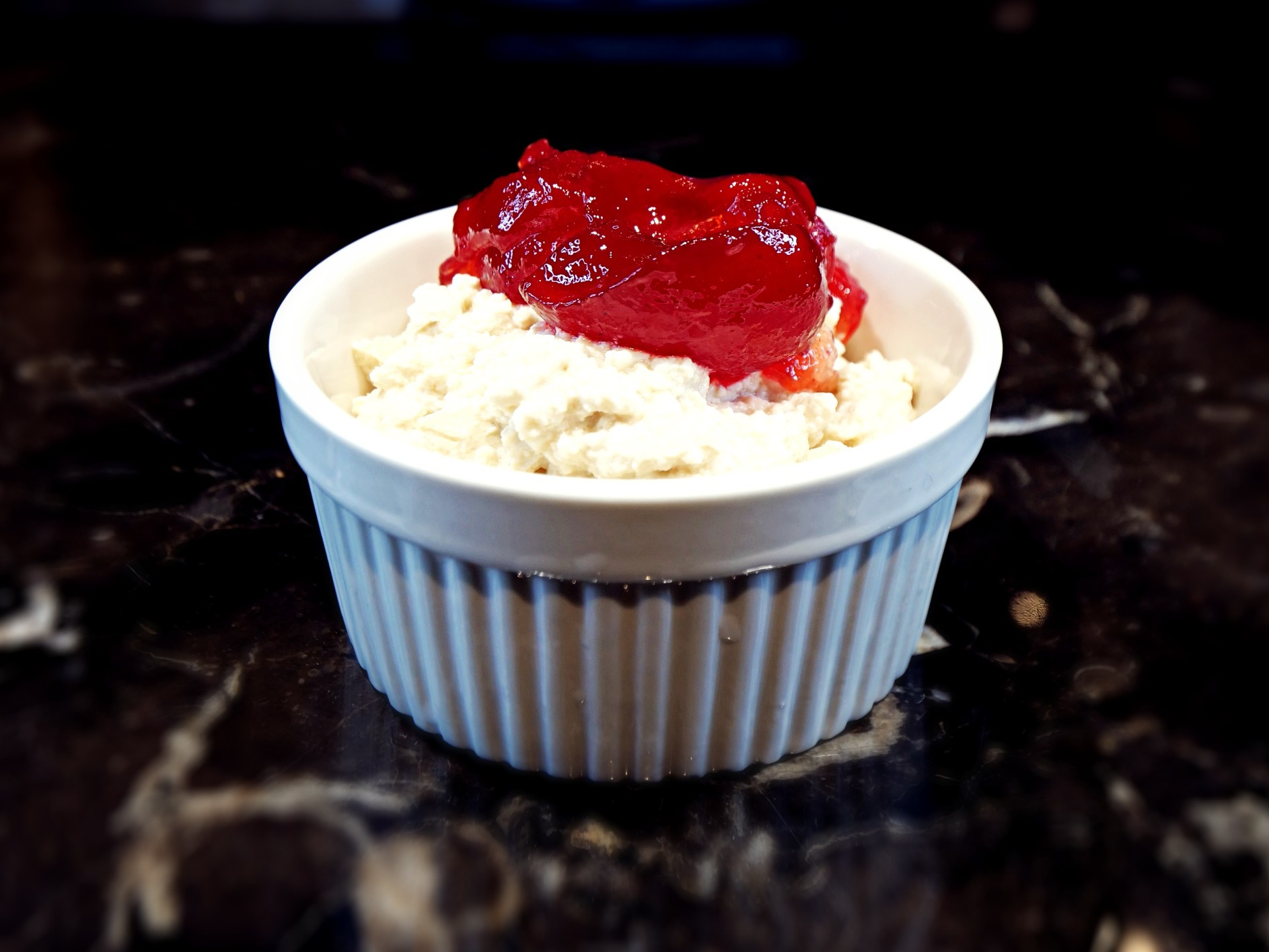 Cottage cheese with jam