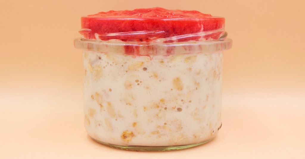 Coconut oatmeal with strawberry purée